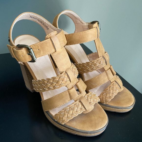 XOXO | Shoes | Neutral Block Heel Sandals | Poshmark